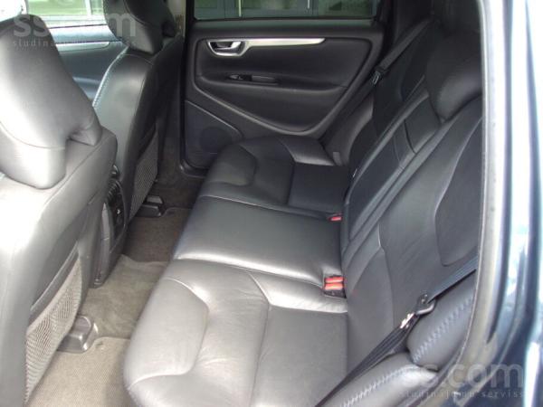 Blue Volvo XC70 2007 in Riga, with an engine capacity of 2.40 L and mileage of 214 thousand km for 7000 €, photo 5 on AUTOMOTO.COM.LV