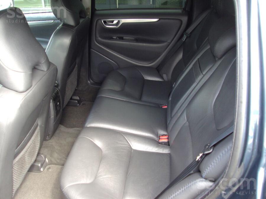 Blue Volvo XC70 2007 in Riga, with an engine capacity of 2.40 L and mileage of 214 thousand km for 7000 €, photo 6 on AUTOMOTO.COM.LV
