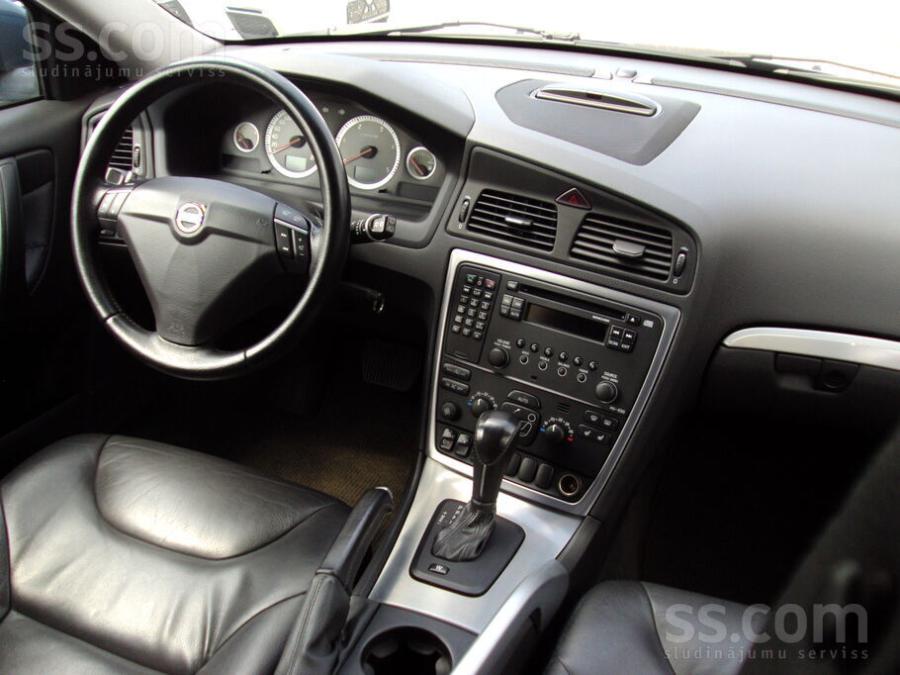 Blue Volvo XC70 2007 in Riga, with an engine capacity of 2.40 L and mileage of 214 thousand km for 7000 €, photo 7 on AUTOMOTO.COM.LV