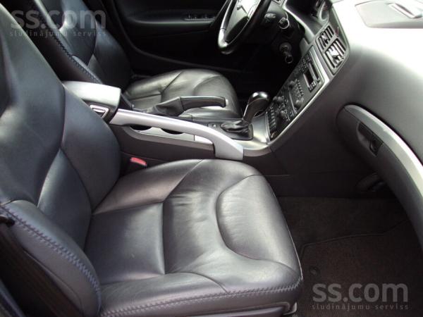 Blue Volvo XC70 2007 in Riga, with an engine capacity of 2.40 L and mileage of 214 thousand km for 7000 €, photo 7 on AUTOMOTO.COM.LV