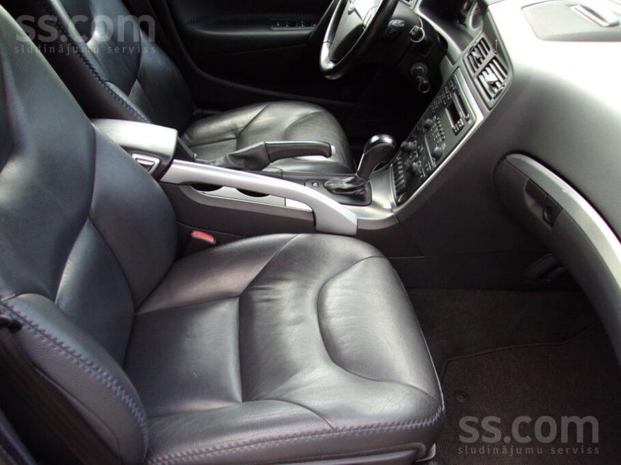 Blue Volvo XC70 2007 in Riga, with an engine capacity of 2.40 L and mileage of 214 thousand km for 7000 €, photo 8 on AUTOMOTO.COM.LV