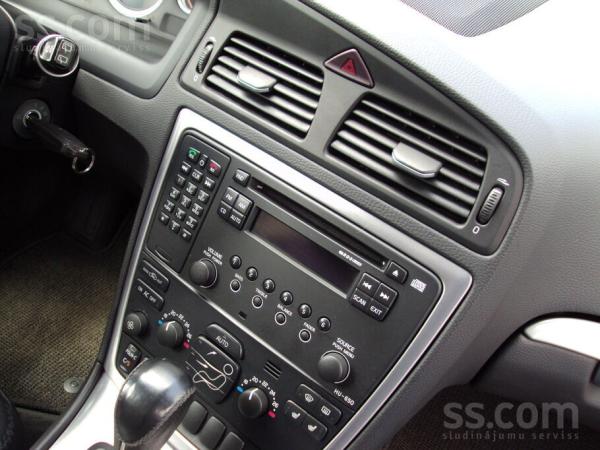 Blue Volvo XC70 2007 in Riga, with an engine capacity of 2.40 L and mileage of 214 thousand km for 7000 €, photo 8 on AUTOMOTO.COM.LV