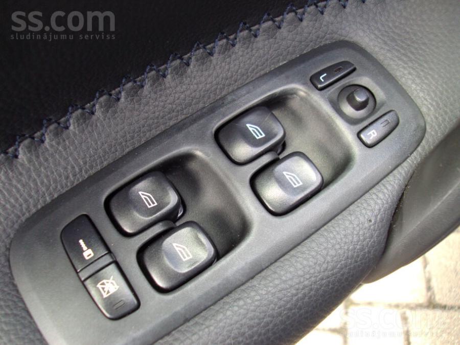 Blue Volvo XC70 2007 in Riga, with an engine capacity of 2.40 L and mileage of 214 thousand km for 7000 €, photo 14 on AUTOMOTO.COM.LV