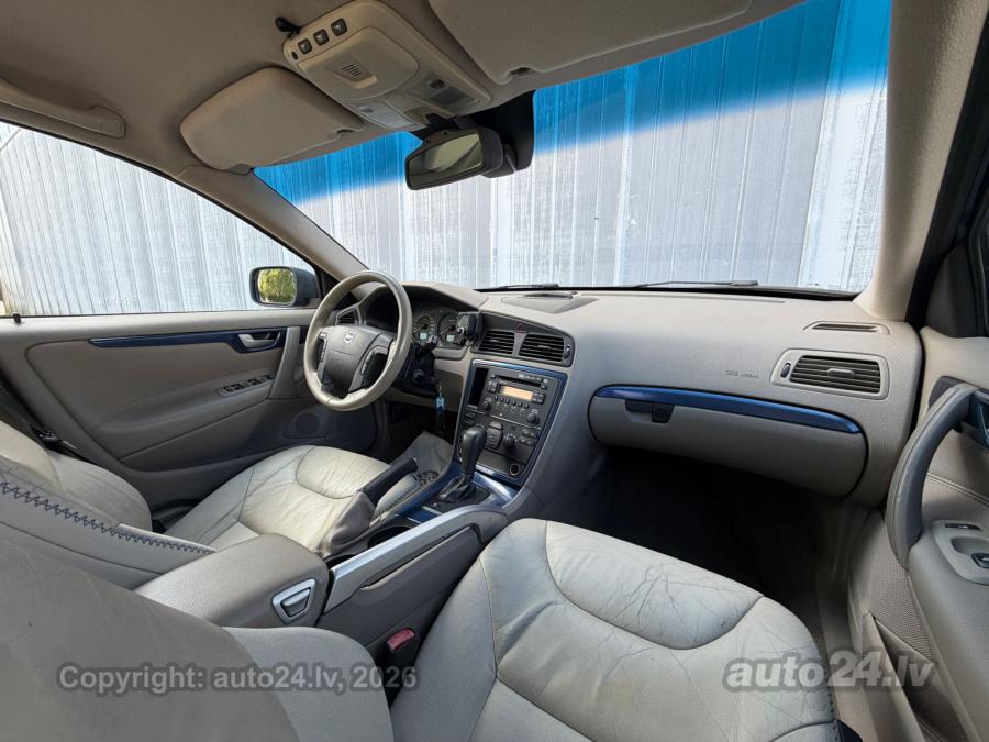 Blue Volvo XC70 2007 in Paide, with an engine capacity of 2.40 L and mileage of 299 thousand km for 6390 €, photo 11 on AUTOMOTO.COM.LV
