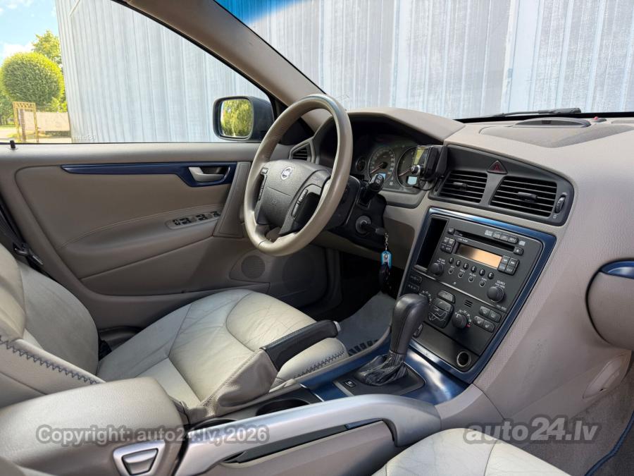 Blue Volvo XC70 2007 in Paide, with an engine capacity of 2.40 L and mileage of 299 thousand km for 6390 €, photo 12 on AUTOMOTO.COM.LV