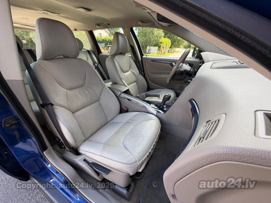 Blue Volvo XC70 2007 in Paide, with an engine capacity of 2.40 L and mileage of 299 thousand km for 6390 €, photo 14 on AUTOMOTO.COM.LV