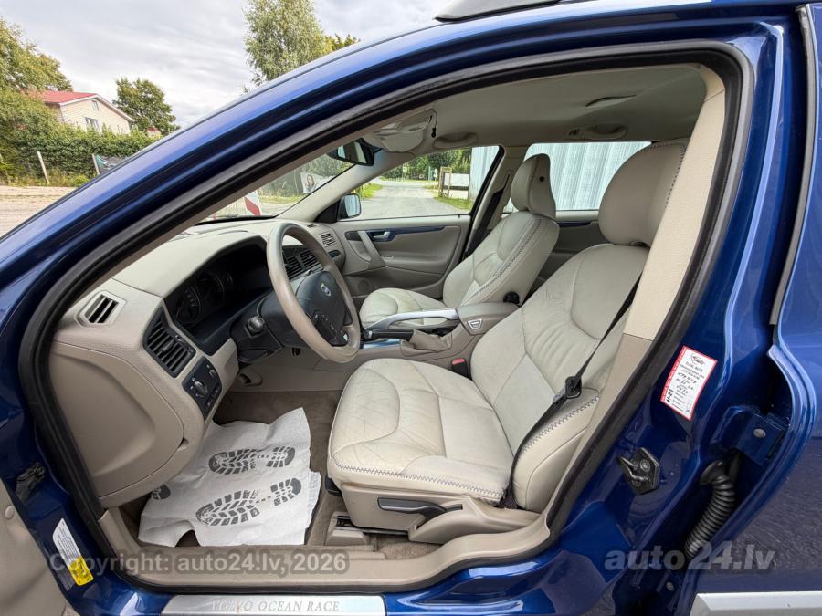 Blue Volvo XC70 2007 in Paide, with an engine capacity of 2.40 L and mileage of 299 thousand km for 6390 €, photo 17 on AUTOMOTO.COM.LV