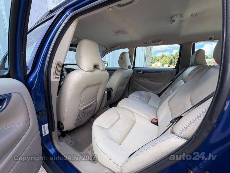 Blue Volvo XC70 2007 in Paide, with an engine capacity of 2.40 L and mileage of 299 thousand km for 6390 €, photo 19 on AUTOMOTO.COM.LV