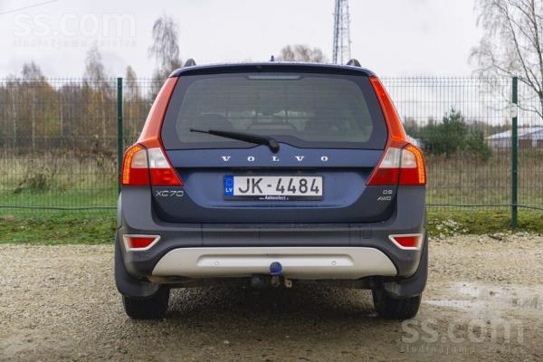 Zils Volvo XC70 2008 Rīga, ar dzinēja tilpumu 2.40 L un nobraukumu 353 tūkst. km par 5890 €, foto 5 vietnē AUTOMOTO.COM.LV