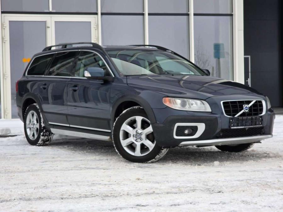 Blue Volvo XC70 2008 in Vilnius, with an engine capacity of 2.40 L and mileage of 272 thousand km for 7450 €, photo 1 on AUTOMOTO.COM.LV