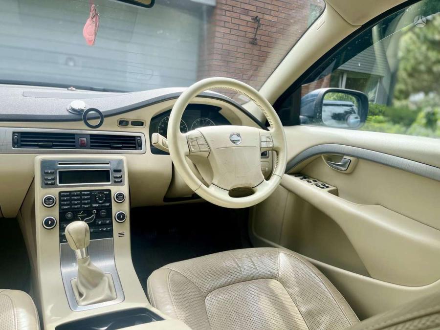 Blue Volvo XC70 2008 in Siauliai, with an engine capacity of 2.40 L and mileage of 225 thousand km for 2950 €, photo 9 on AUTOMOTO.COM.LV