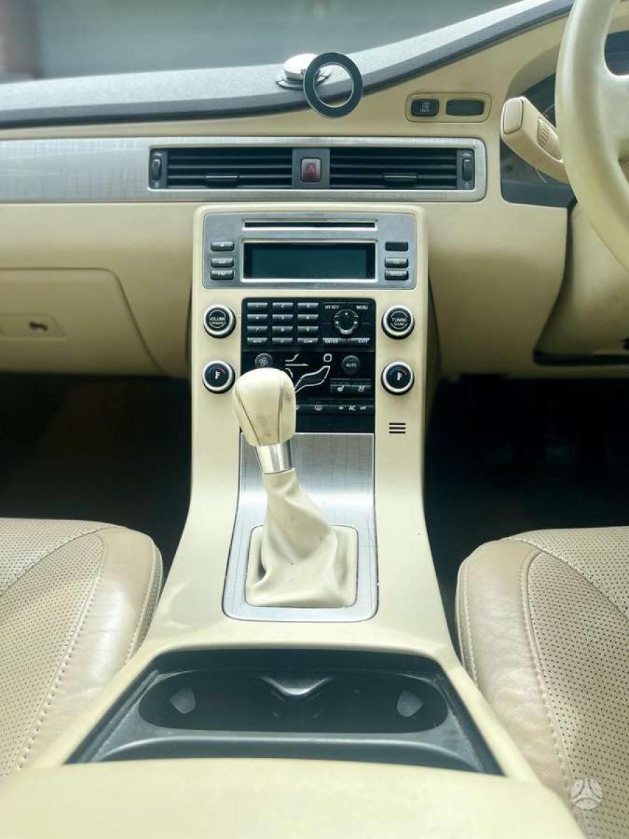 Blue Volvo XC70 2008 in Siauliai, with an engine capacity of 2.40 L and mileage of 225 thousand km for 2950 €, photo 10 on AUTOMOTO.COM.LV