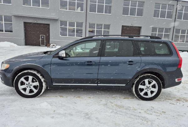 Blue Volvo XC70 2009 in Panevezys, with an engine capacity of 2.40 L and mileage of 271 thousand km for 4999 €, photo 3 on AUTOMOTO.COM.LV