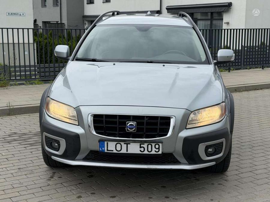 Blue Volvo XC70 2009 in Vilnius, with an engine capacity of 2.40 L and mileage of 395 thousand km for 3600 €, photo 3 on AUTOMOTO.COM.LV