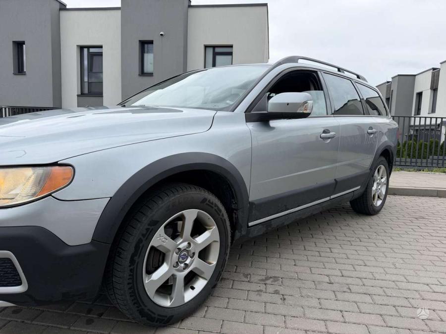 Blue Volvo XC70 2009 in Vilnius, with an engine capacity of 2.40 L and mileage of 395 thousand km for 3600 €, photo 4 on AUTOMOTO.COM.LV