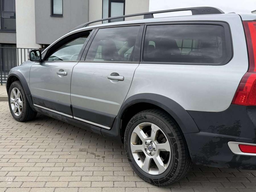 Blue Volvo XC70 2009 in Vilnius, with an engine capacity of 2.40 L and mileage of 395 thousand km for 3600 €, photo 5 on AUTOMOTO.COM.LV