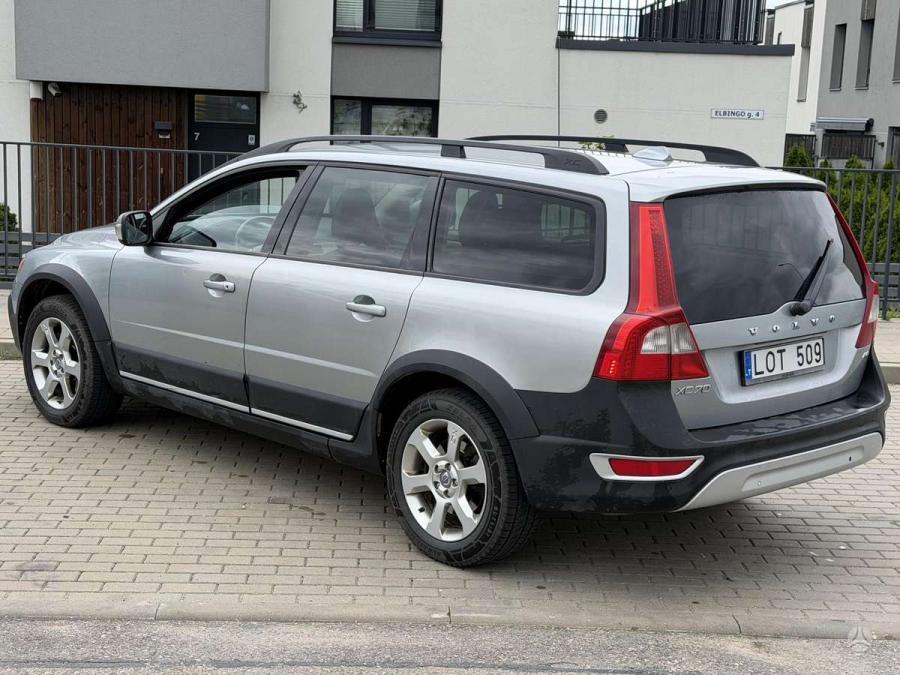 Blue Volvo XC70 2009 in Vilnius, with an engine capacity of 2.40 L and mileage of 395 thousand km for 3600 €, photo 6 on AUTOMOTO.COM.LV