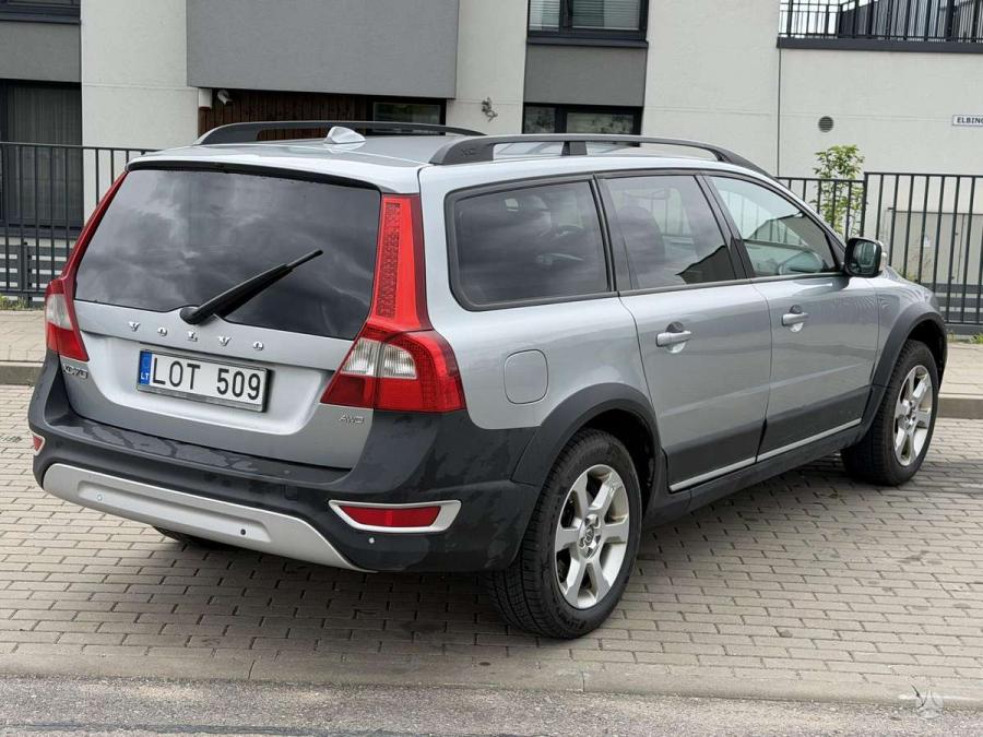 Blue Volvo XC70 2009 in Vilnius, with an engine capacity of 2.40 L and mileage of 395 thousand km for 3600 €, photo 8 on AUTOMOTO.COM.LV