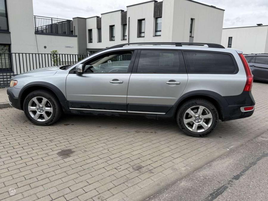 Blue Volvo XC70 2009 in Vilnius, with an engine capacity of 2.40 L and mileage of 395 thousand km for 3600 €, photo 10 on AUTOMOTO.COM.LV