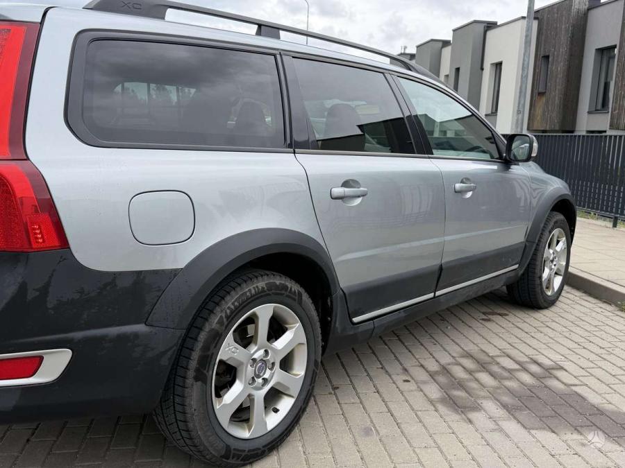 Blue Volvo XC70 2009 in Vilnius, with an engine capacity of 2.40 L and mileage of 395 thousand km for 3600 €, photo 11 on AUTOMOTO.COM.LV
