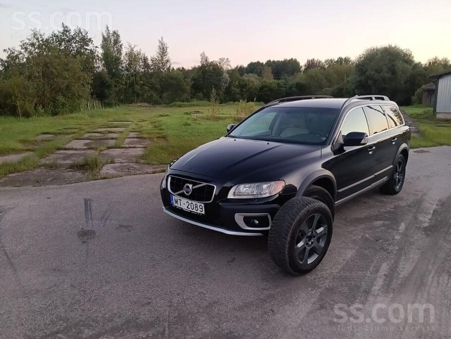 Blue Volvo XC70 2009 in Gulbene, with an engine capacity of 2.40 L and mileage of 385 thousand km for 4500 €, photo 1 on AUTOMOTO.COM.LV