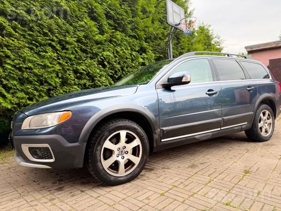 Blue Volvo XC70 2009 in Riga, with an engine capacity of 2.40 L and mileage of 296 thousand km for 7000 €, photo 3 on AUTOMOTO.COM.LV