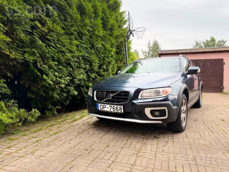 Blue Volvo XC70 2009 in Riga, with an engine capacity of 2.40 L and mileage of 296 thousand km for 7000 €, photo 5 on AUTOMOTO.COM.LV