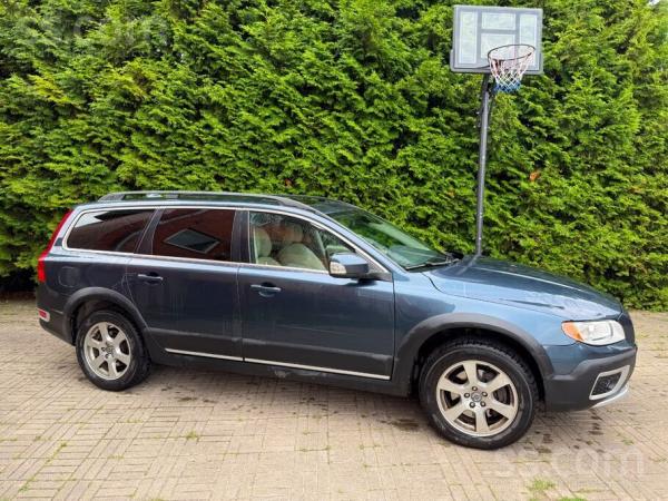 Zils Volvo XC70 2009 Rīga, ar dzinēja tilpumu 2.40 L un nobraukumu 296 tūkst. km par 7000 €, foto 5 vietnē AUTOMOTO.COM.LV