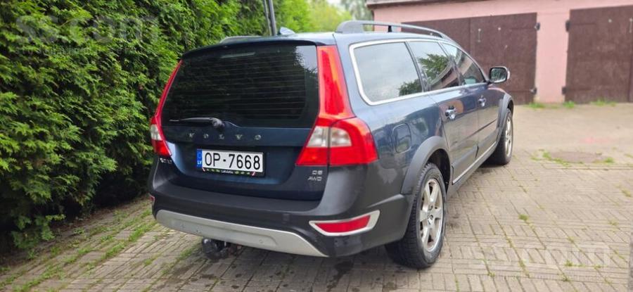 Blue Volvo XC70 2009 in Riga, with an engine capacity of 2.40 L and mileage of 296 thousand km for 7000 €, photo 7 on AUTOMOTO.COM.LV