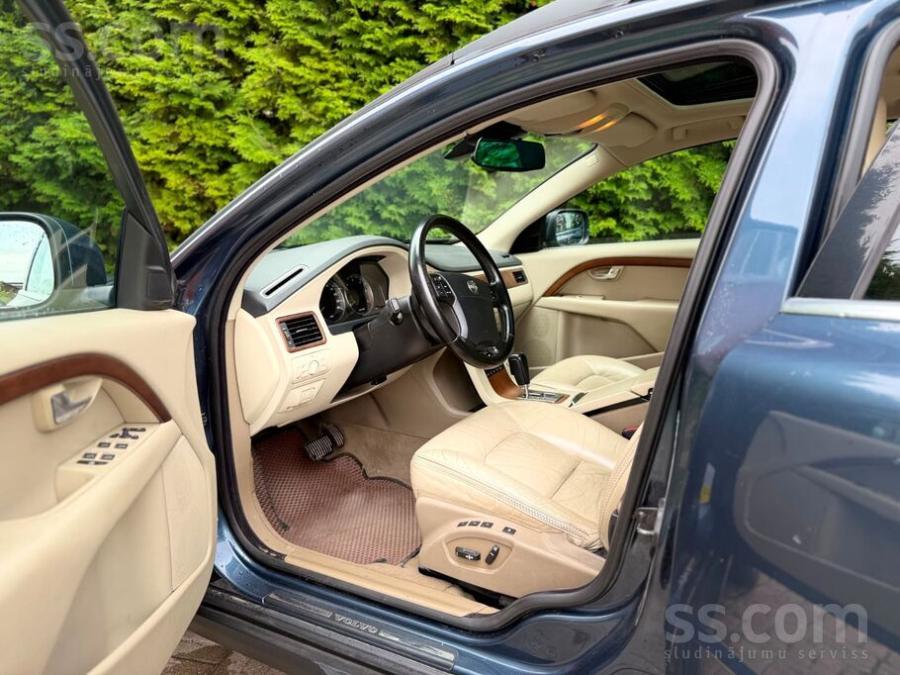 Blue Volvo XC70 2009 in Riga, with an engine capacity of 2.40 L and mileage of 296 thousand km for 7000 €, photo 14 on AUTOMOTO.COM.LV