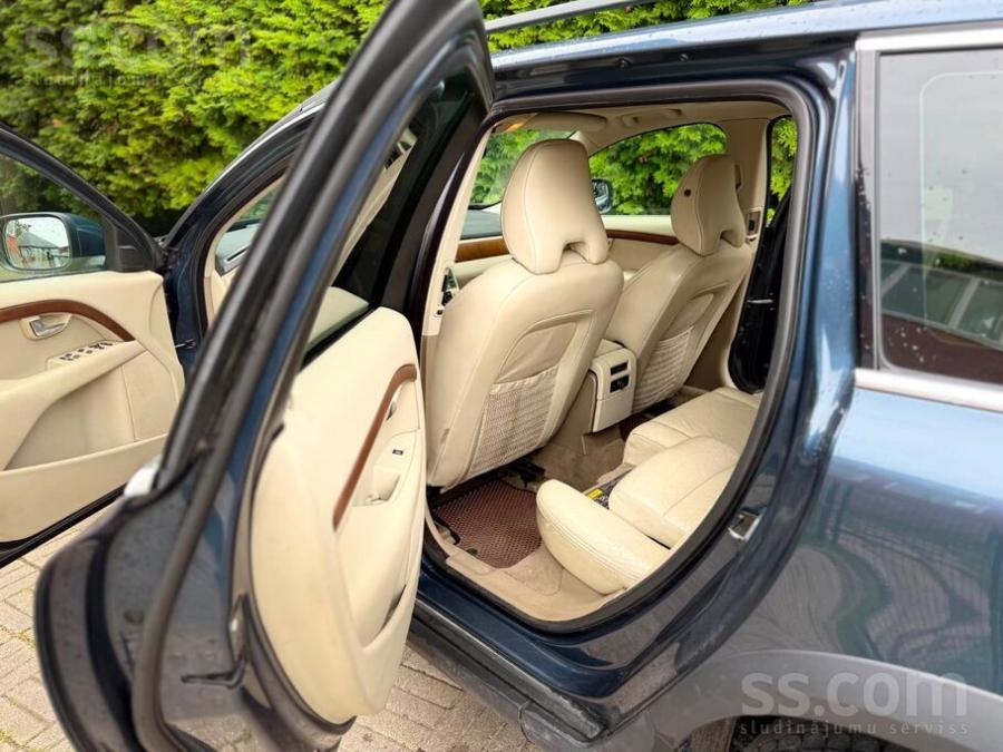 Blue Volvo XC70 2009 in Riga, with an engine capacity of 2.40 L and mileage of 296 thousand km for 7000 €, photo 15 on AUTOMOTO.COM.LV