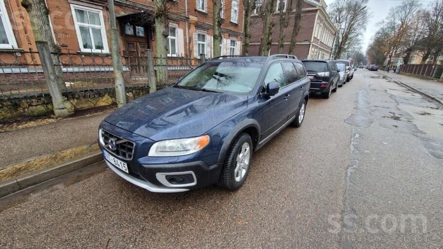 Zils Volvo XC70 2010 Rīga, ar dzinēja tilpumu 2.40 L un nobraukumu 295 tūkst. km par 9300 €, foto 1 vietnē AUTOMOTO.COM.LV