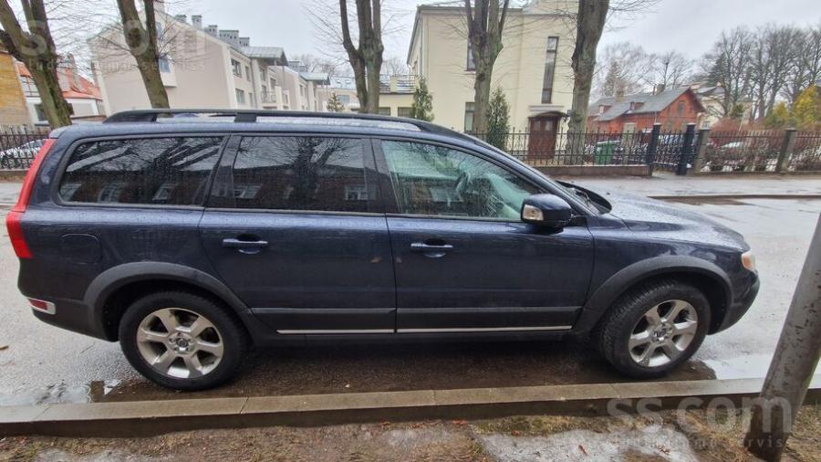 Zils Volvo XC70 2010 Rīga, ar dzinēja tilpumu 2.40 L un nobraukumu 295 tūkst. km par 9300 €, foto 5 vietnē AUTOMOTO.COM.LV