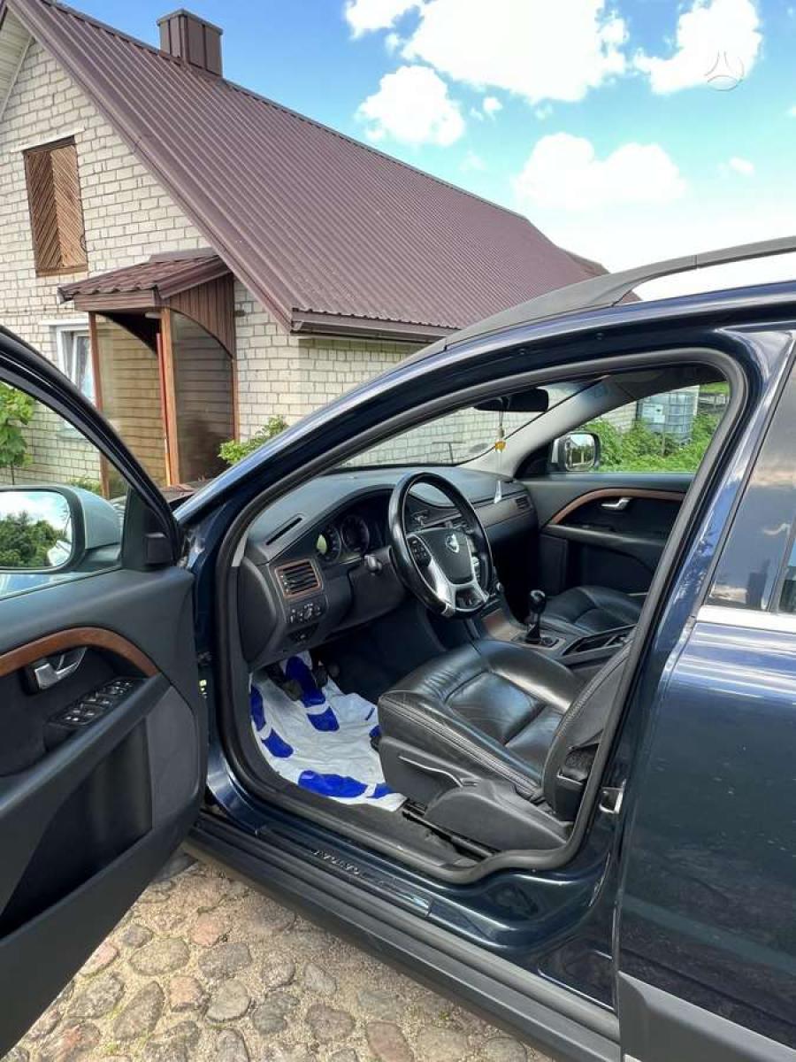 Zils Volvo XC70 2010 Šalčininkai, ar dzinēja tilpumu 2.40 L un nobraukumu 284 tūkst. km par 5400 €, foto 9 vietnē AUTOMOTO.COM.LV