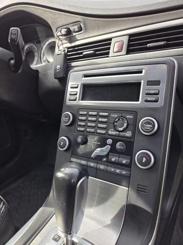 Zils Volvo XC70 2010 Jūrmala, ar dzinēja tilpumu 2.00 L un nobraukumu 340 tūkst. km par 7450 €, foto 4 vietnē AUTOMOTO.COM.LV