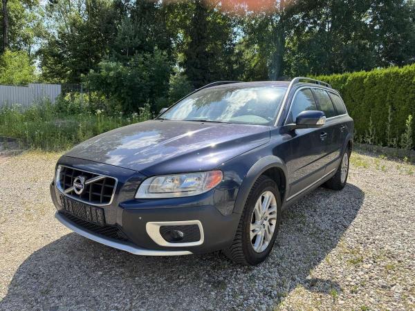Blue Volvo XC70 2010 in Alytus, with an engine capacity of 2.00 L and mileage of 285 thousand km for 6750 €, photo 1 on AUTOMOTO.COM.LV