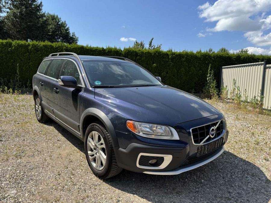 Blue Volvo XC70 2010 in Alytus, with an engine capacity of 2.00 L and mileage of 285 thousand km for 6750 €, photo 3 on AUTOMOTO.COM.LV