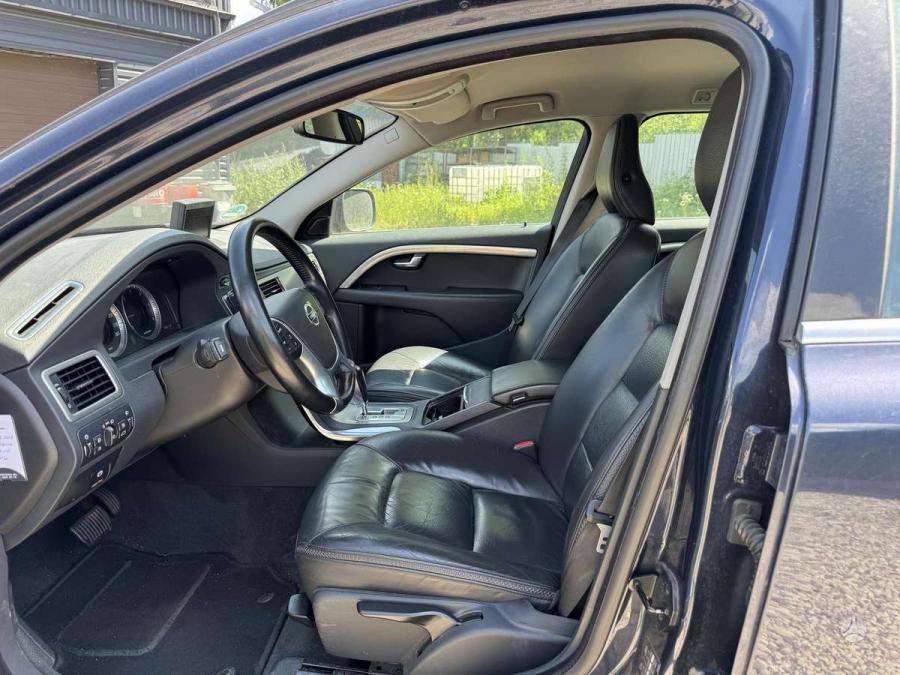 Blue Volvo XC70 2010 in Alytus, with an engine capacity of 2.00 L and mileage of 285 thousand km for 6750 €, photo 7 on AUTOMOTO.COM.LV