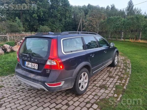 Blue Volvo XC70 2010 in Riga, with an engine capacity of 2.40 L and mileage of 327 thousand km for 5500 €, photo 3 on AUTOMOTO.COM.LV