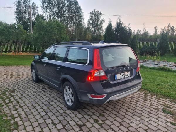 Blue Volvo XC70 2010 in Riga, with an engine capacity of 2.40 L and mileage of 327 thousand km for 5500 €, photo 4 on AUTOMOTO.COM.LV