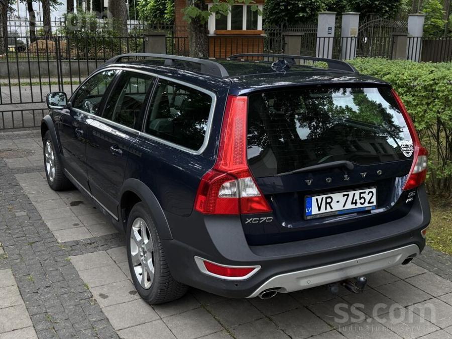 Zils Volvo XC70 2010 Rīga, ar dzinēja tilpumu 2.40 L un nobraukumu 324 tūkst. km par 6150 €, foto 6 vietnē AUTOMOTO.COM.LV