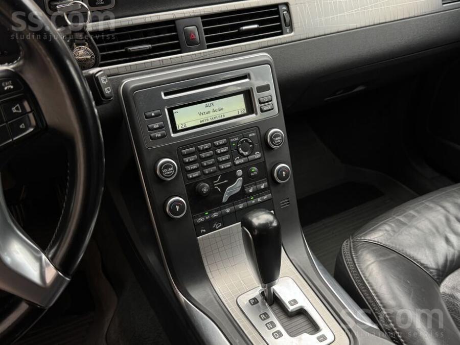 Zils Volvo XC70 2010 Rīga, ar dzinēja tilpumu 2.40 L un nobraukumu 324 tūkst. km par 6150 €, foto 9 vietnē AUTOMOTO.COM.LV