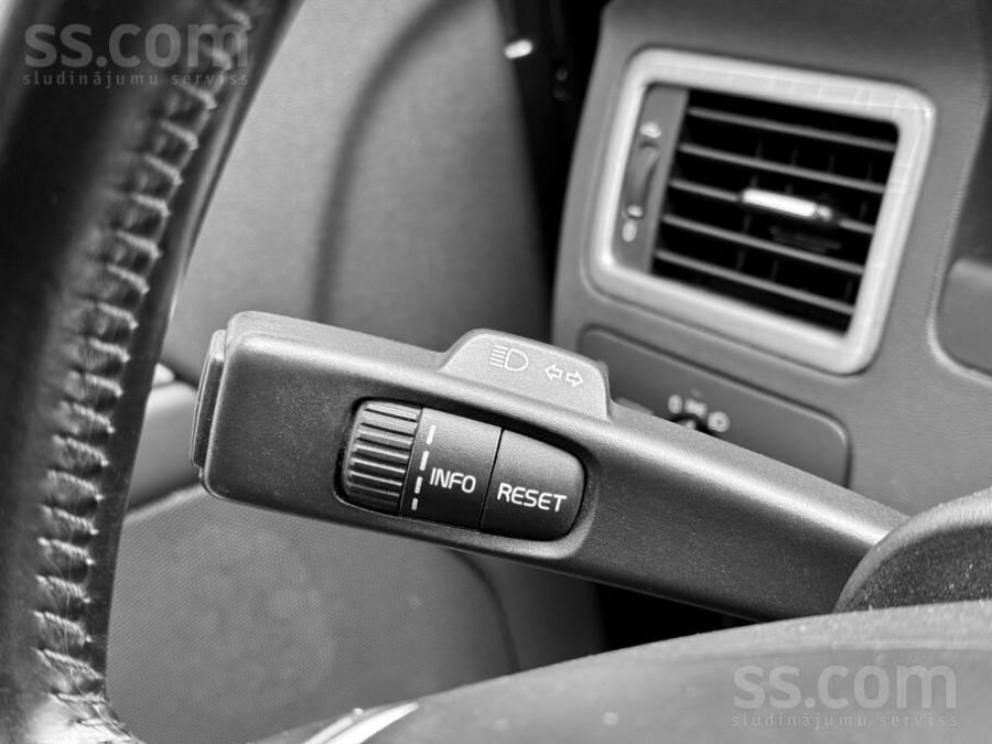 Zils Volvo XC70 2010 Rīga, ar dzinēja tilpumu 2.40 L un nobraukumu 324 tūkst. km par 6150 €, foto 10 vietnē AUTOMOTO.COM.LV
