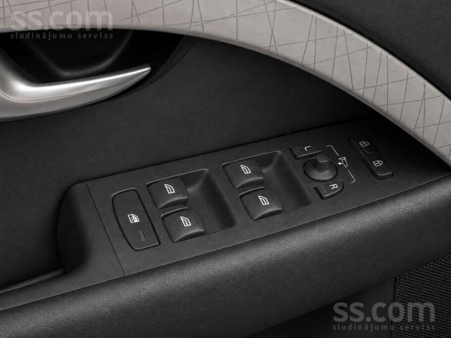 Zils Volvo XC70 2010 Rīga, ar dzinēja tilpumu 2.40 L un nobraukumu 324 tūkst. km par 6150 €, foto 12 vietnē AUTOMOTO.COM.LV