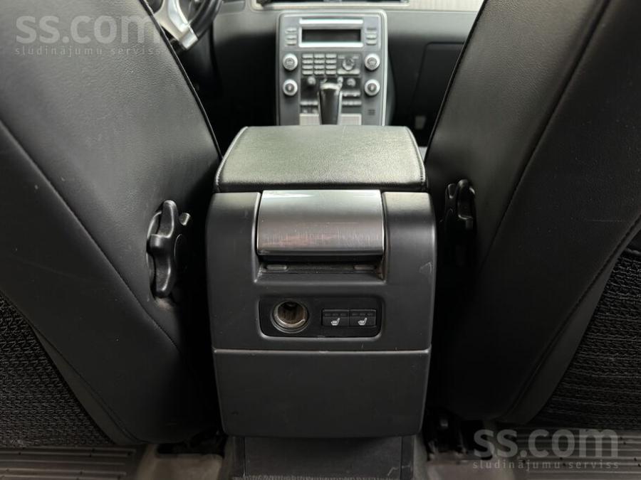Zils Volvo XC70 2010 Rīga, ar dzinēja tilpumu 2.40 L un nobraukumu 324 tūkst. km par 6150 €, foto 14 vietnē AUTOMOTO.COM.LV