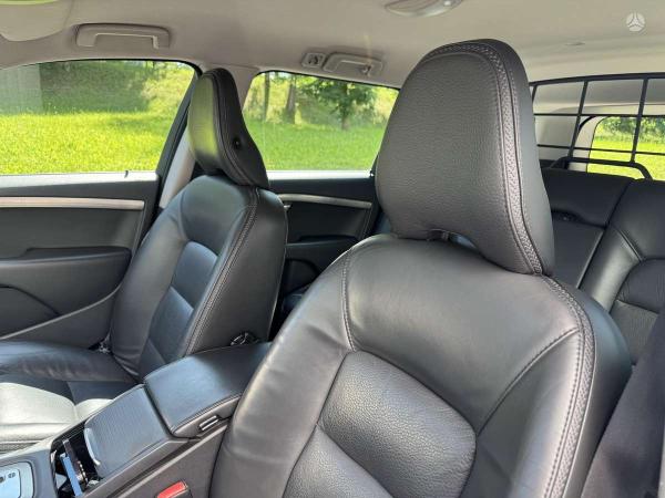 Zils Volvo XC70 2010 Alīta, ar dzinēja tilpumu 2.00 L un nobraukumu 285 tūkst. km par 6950 €, foto 8 vietnē AUTOMOTO.COM.LV