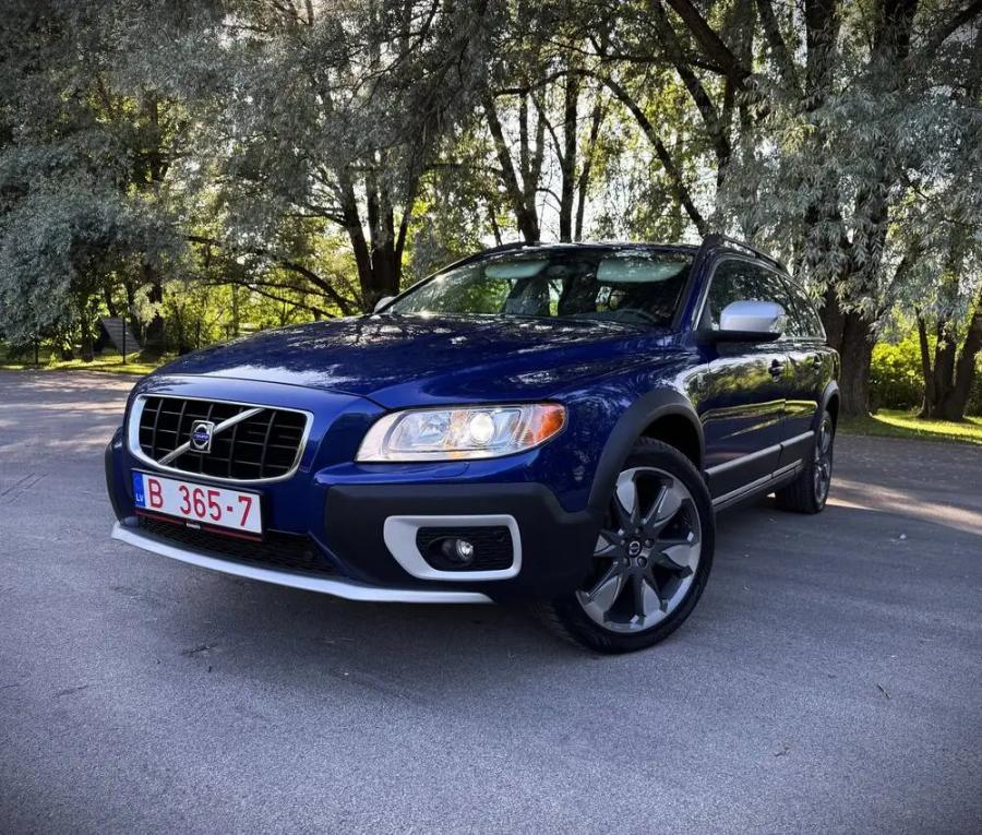 Blue Volvo XC70 2010 in Jurmala, with an engine capacity of 2.40 L and mileage of 376 thousand km for 6999 €, photo 3 on AUTOMOTO.COM.LV