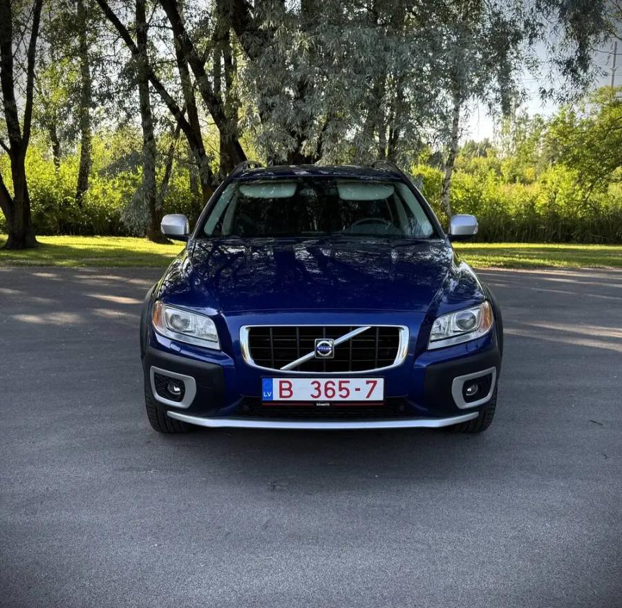 Blue Volvo XC70 2010 in Jurmala, with an engine capacity of 2.40 L and mileage of 376 thousand km for 6999 €, photo 10 on AUTOMOTO.COM.LV