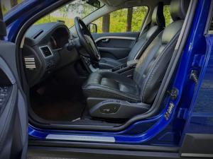 Blue Volvo XC70 2010 in Jurmala, with an engine capacity of 2.40 L and mileage of 376 thousand km for 6999 €, photo 16 on AUTOMOTO.COM.LV