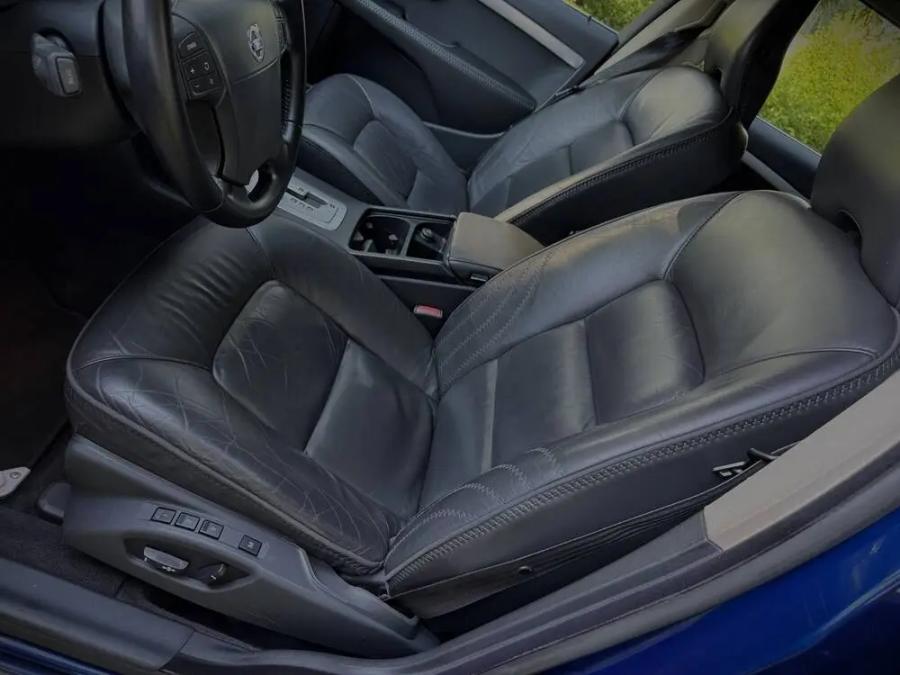 Blue Volvo XC70 2010 in Jurmala, with an engine capacity of 2.40 L and mileage of 376 thousand km for 6999 €, photo 17 on AUTOMOTO.COM.LV